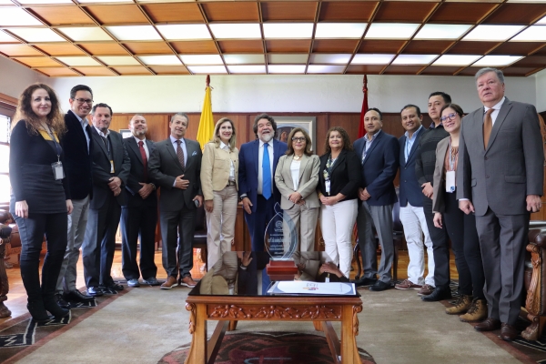 archive_noticias - Universidad Central del Ecuador